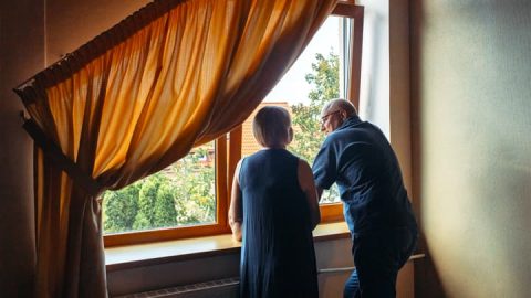 Privacy vs Transparency in Relationships: Get on the Same Page